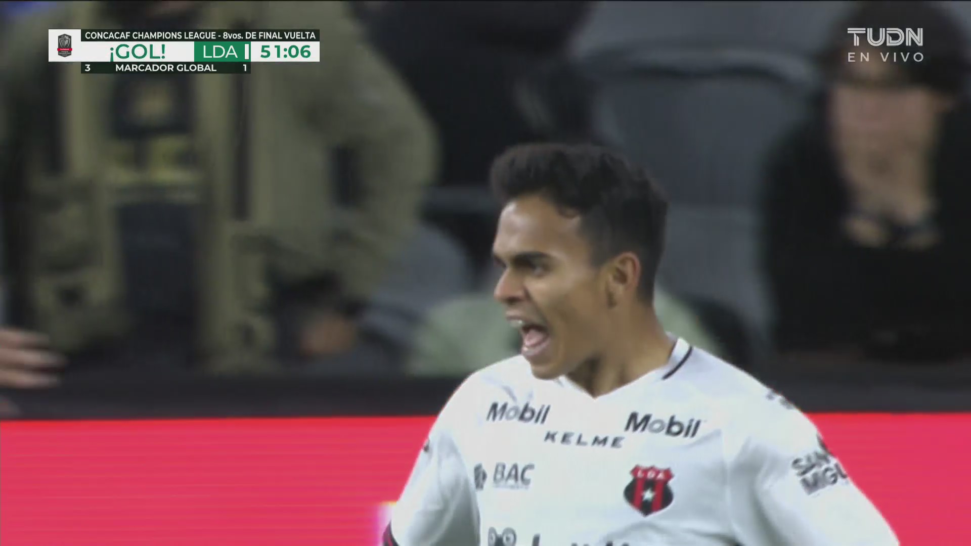 ¡Se niegan a morir! Aarón Suárez insiste y marca el 0-2 del Alajuelense ...