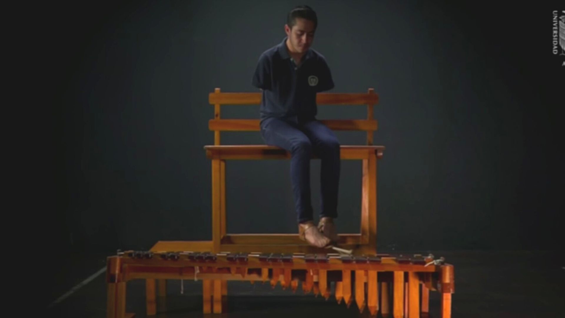 Este joven mexicano perdió sus brazos y se convirtió en un ejemplo de ...