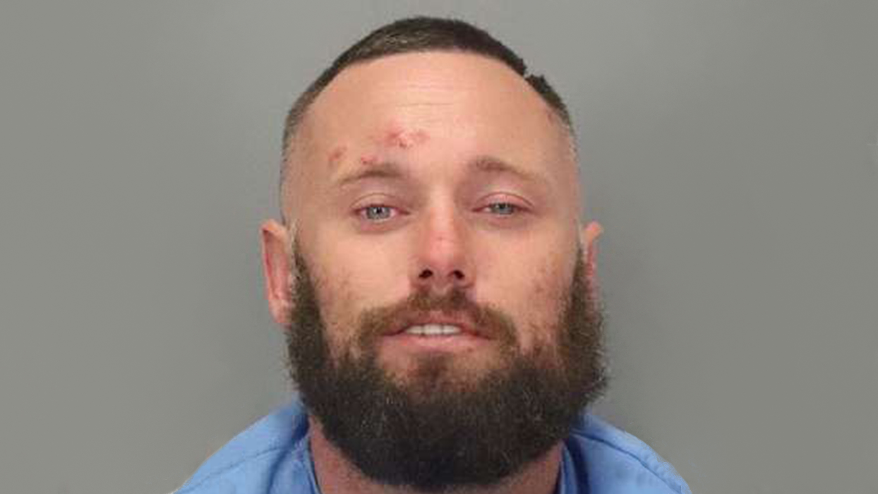 Hombre lleva a su madre en estado crítico al hospital y ahora él es el ...