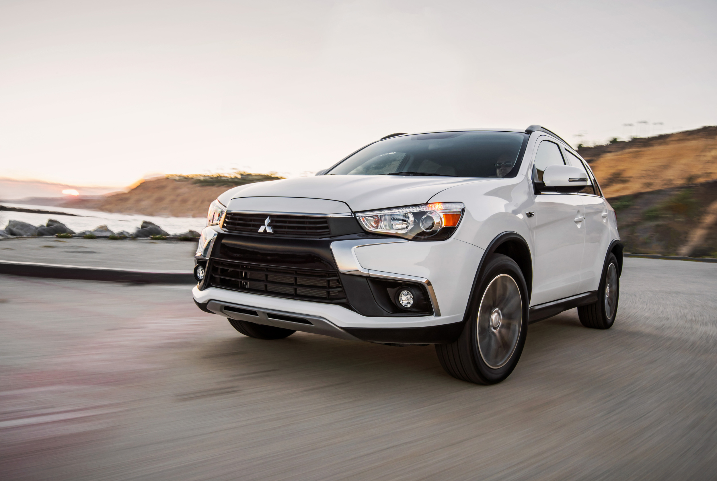 Los Angeles Auto Show: Mitsubishi Outlander Sport 2016 | A Bordo ...
