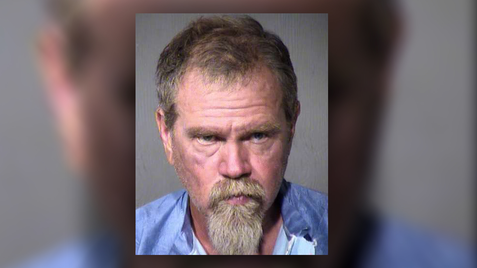 Encontró un hombre muerto cerca de su campamento y robó partes del ...