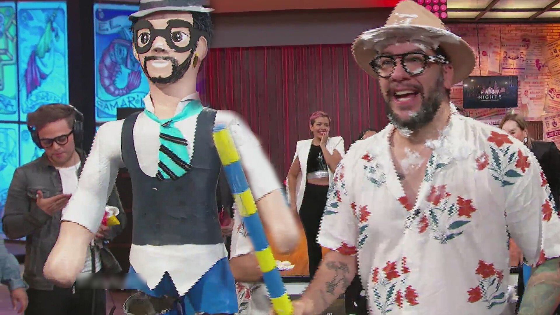 Faisy cumplió años, amigos le llevan piñata parecida a él y le dan ...