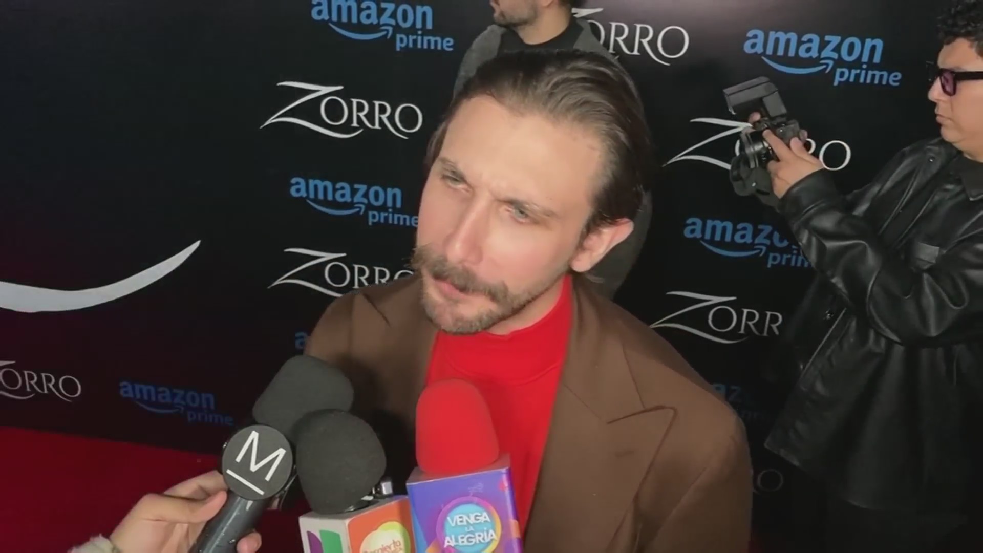 Emiliano Zurita aclara que tiene una relación con la hija de Stephanie ...