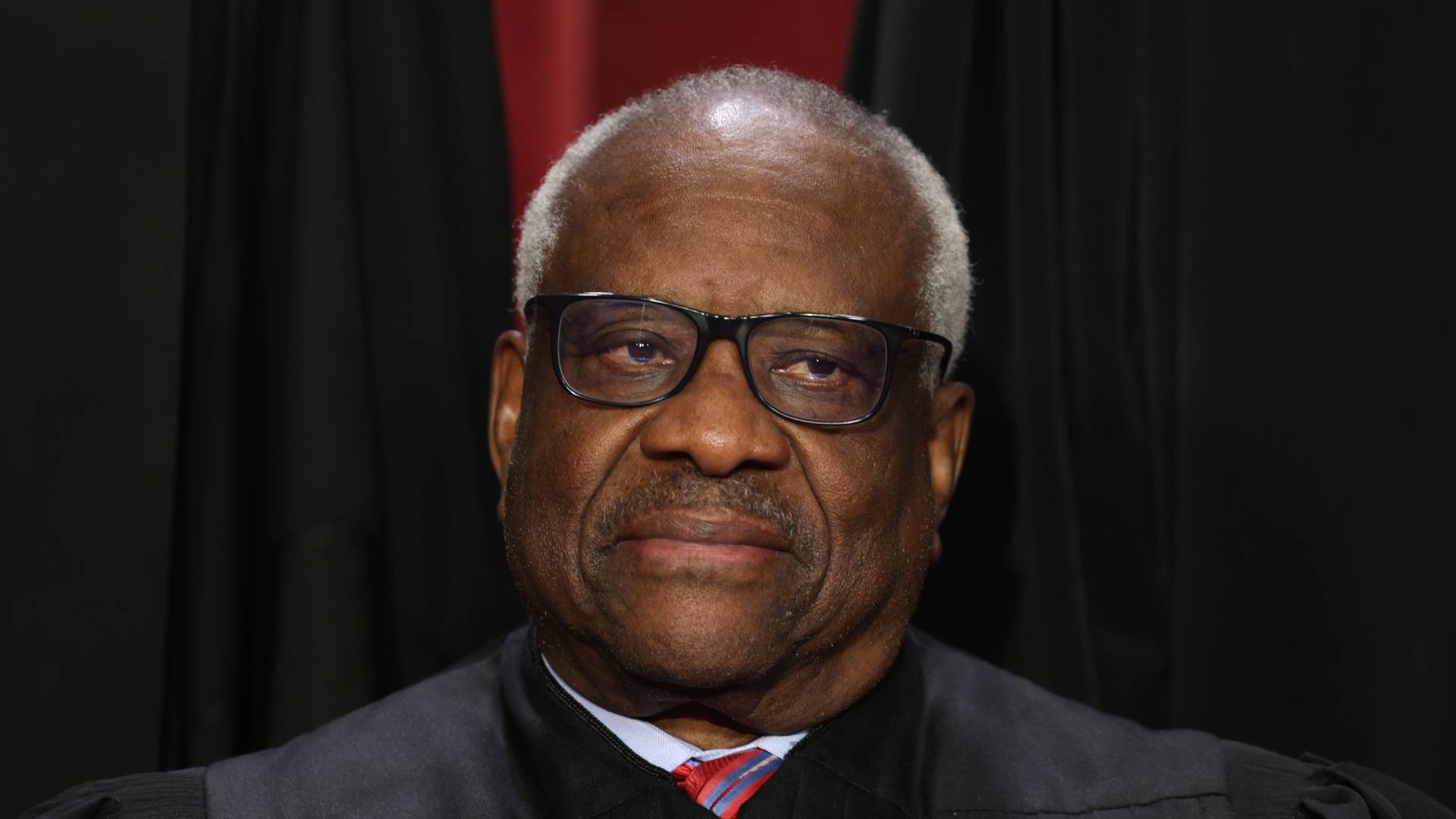 Más cuestionamientos éticos al juez Thomas: un megadonante republicano ...