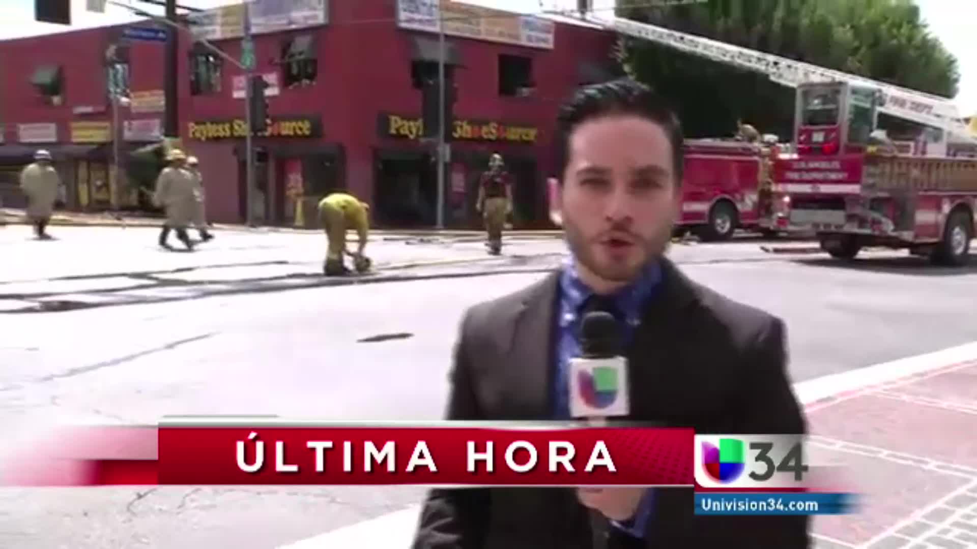 Incendio consumió estructura comercial en Hollywood | Video | Univision ...