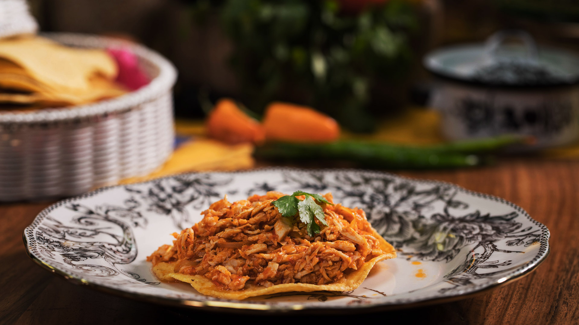 Receta de Tinga de pollo con chipotle | Delicioso | Univision