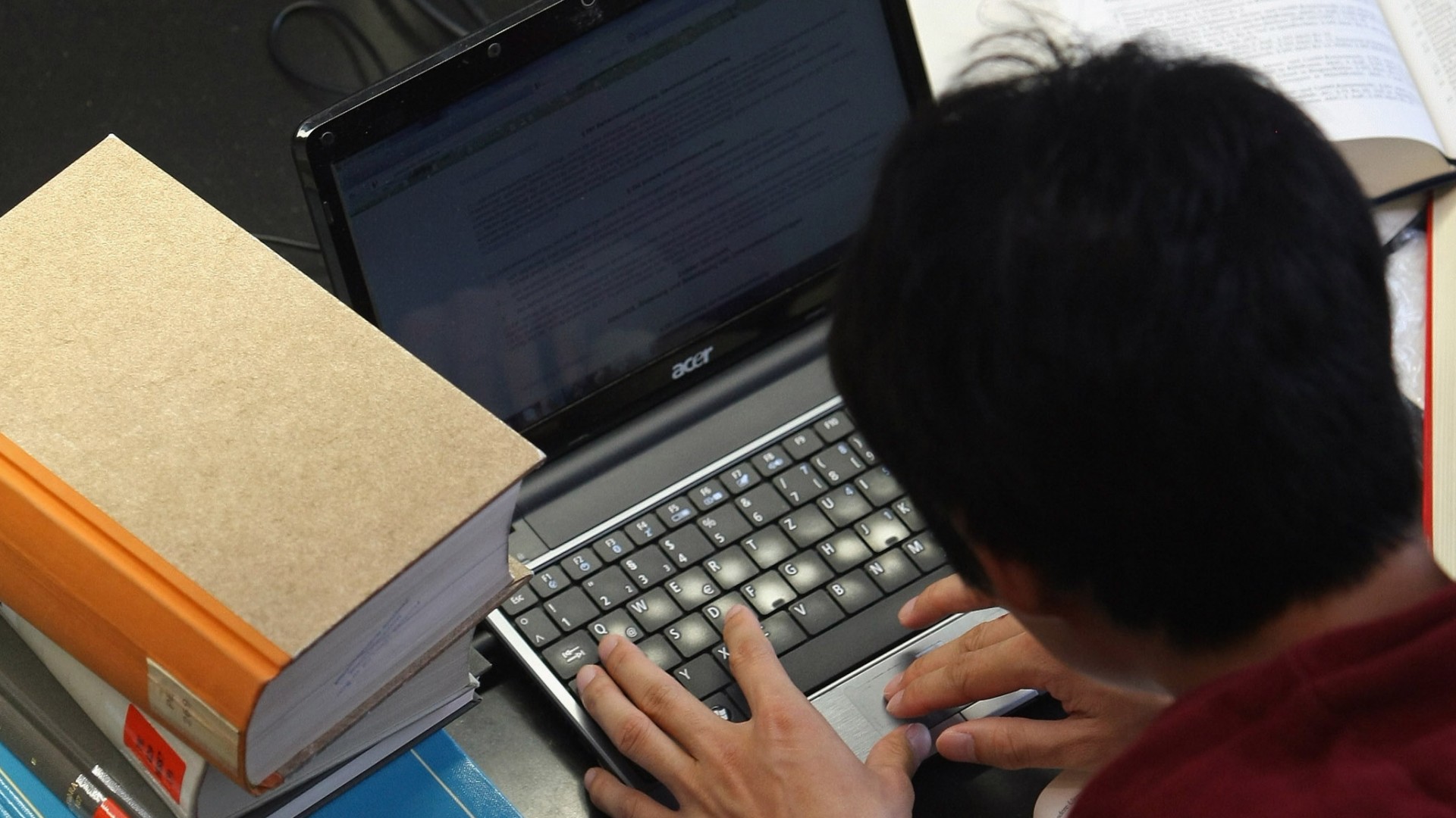 Estudiantes están dejando a un lado la lectura y pasan más tiempo en ...