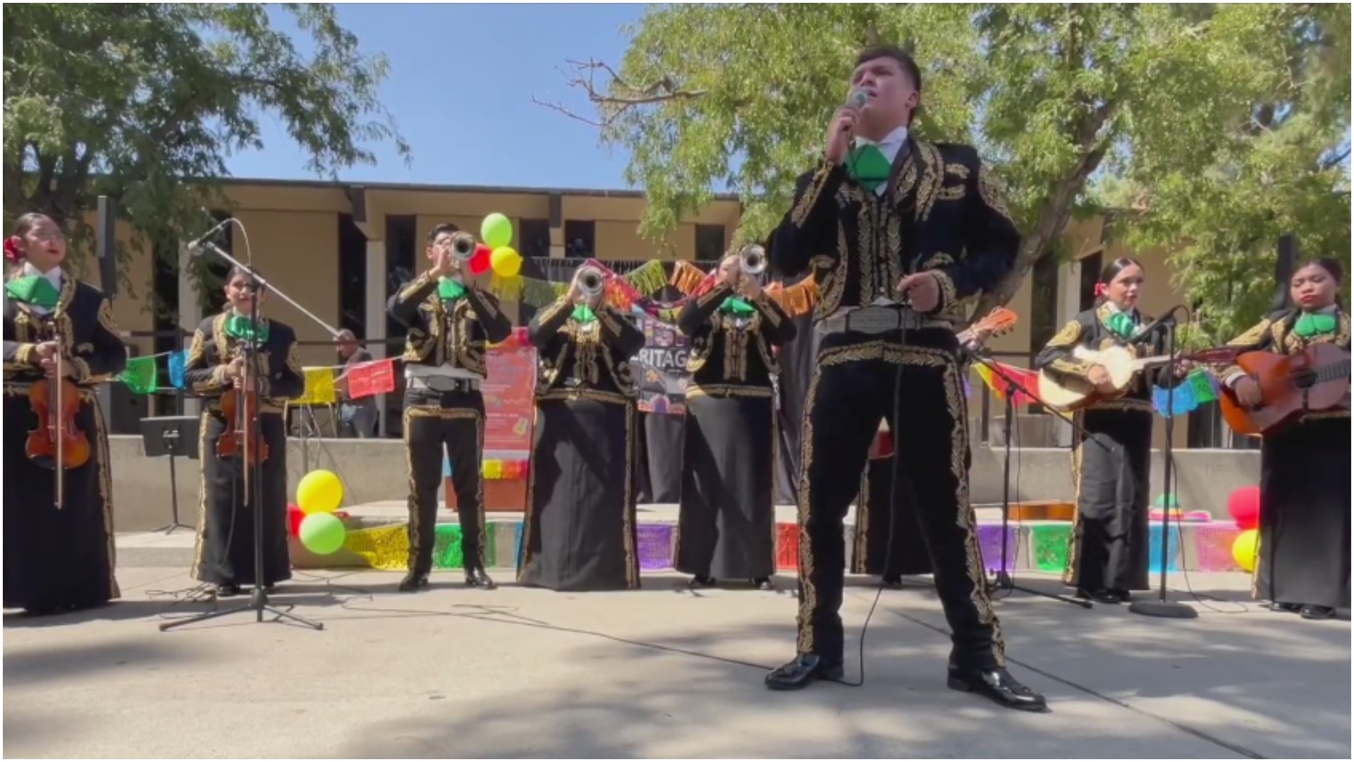 Estudiantes de Roosevelt High School ponen en alto la cultura del ...