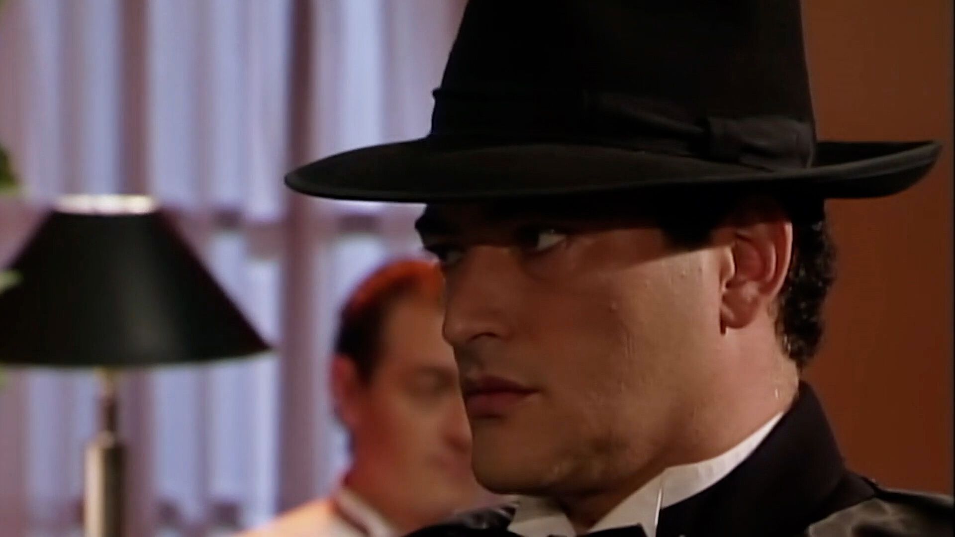 Roberto Ballesteros da vida a ‘El Fantasma’ en María la del Barrio ...