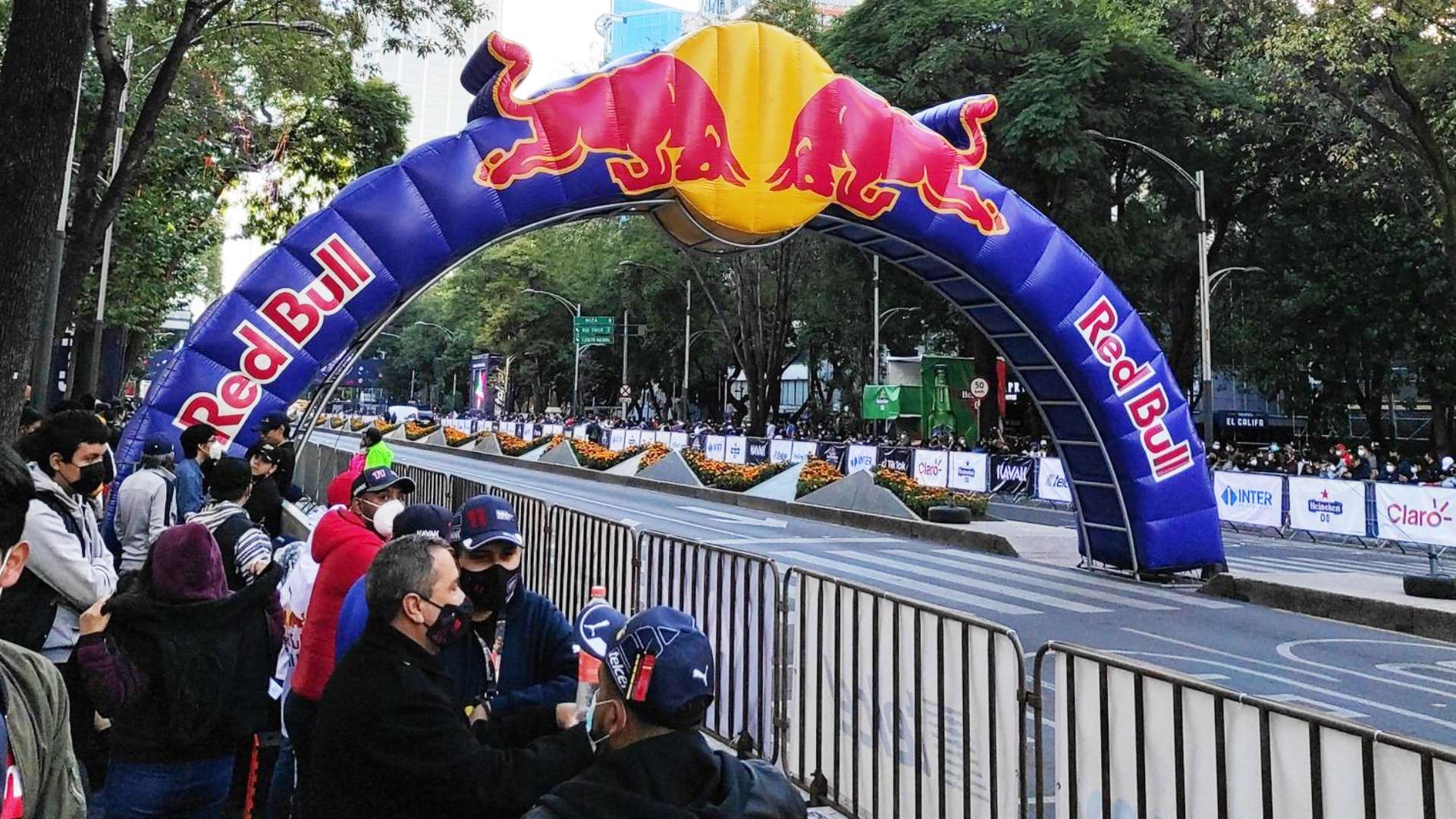 Duermen fans en Reforma para el Red Bull Show Run con ‘Checo’ Pérez ...