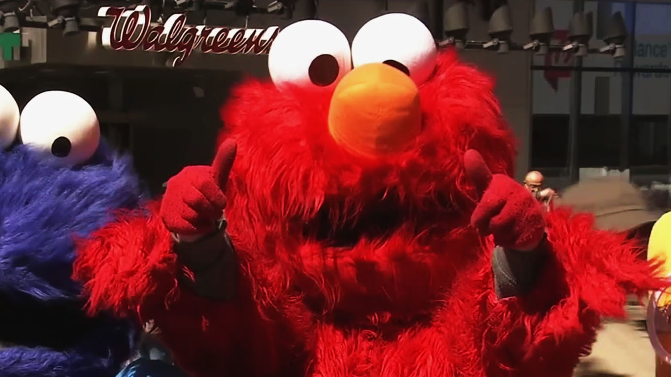 Man dressed as Elmo accused of groping Times Square tourist | Univision ...