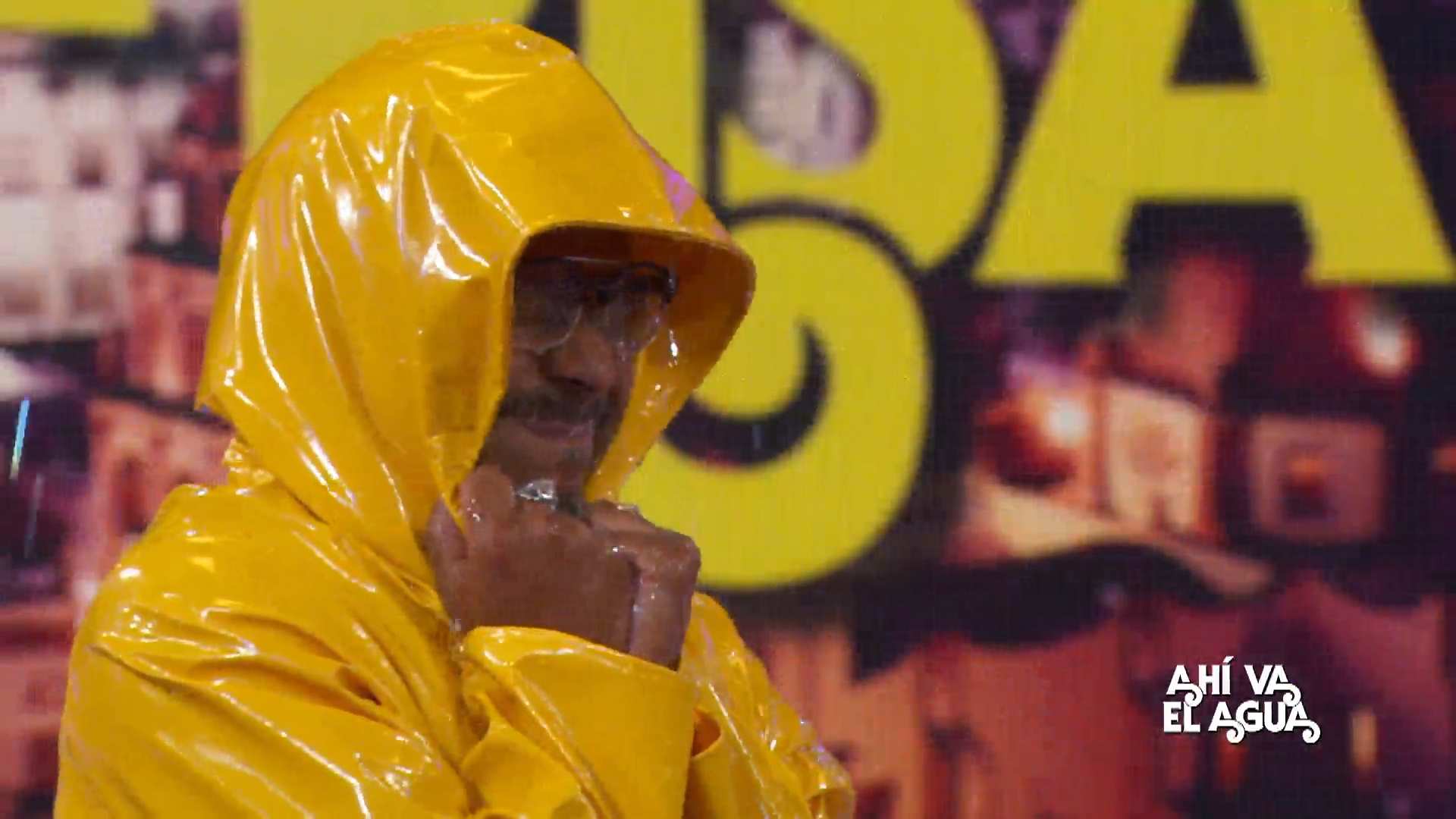 Kalimba terminó empapado en 'Ahí Va El Agua' | Shows Me caigo de risa ...