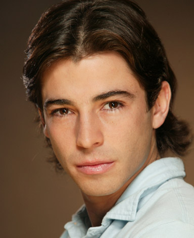 Rafael Leon | Las Estrellas Home Egresados | Las Estrellas