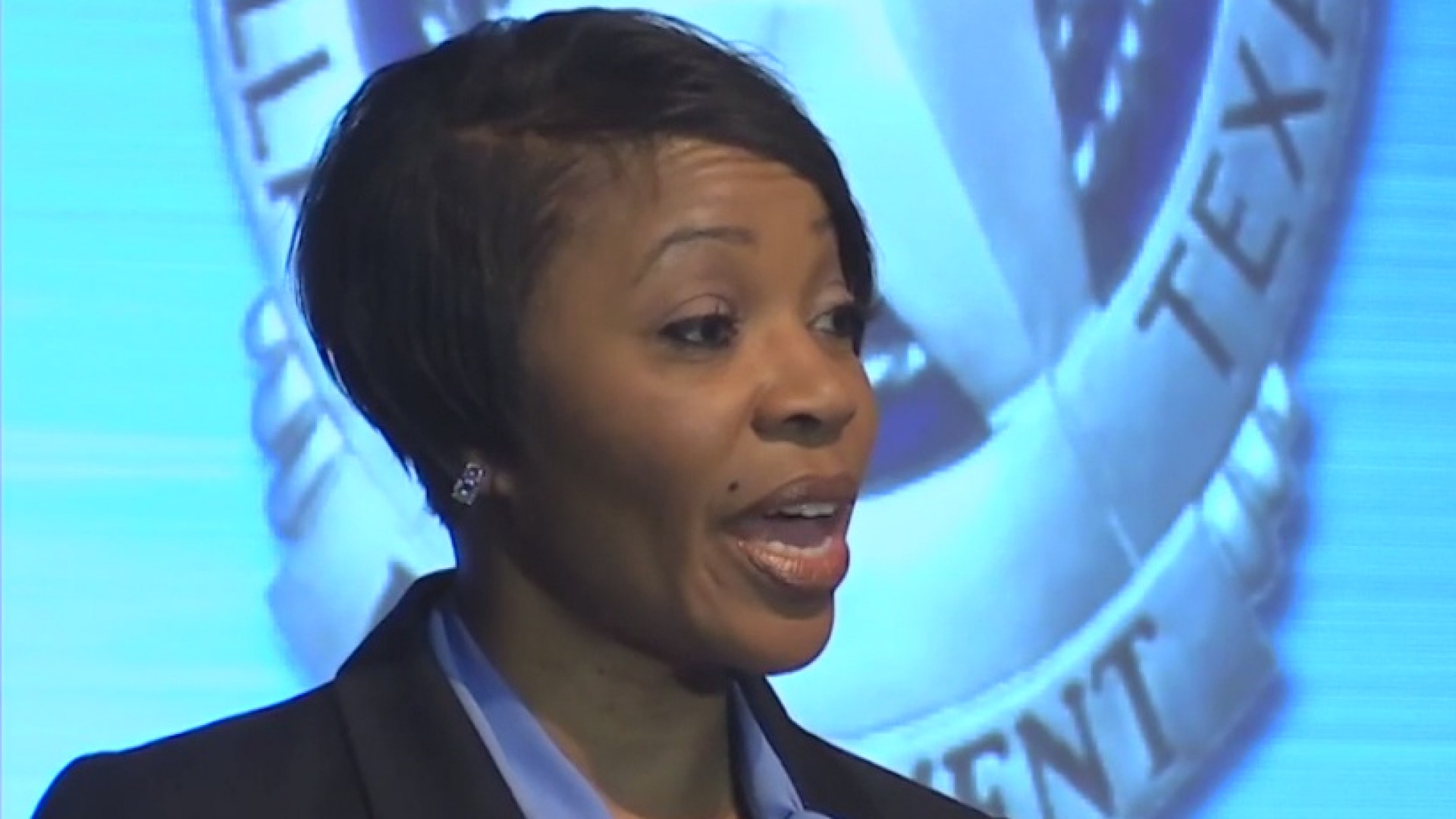 Renee Hall anuncia plan para reorganizar al Departamento de Policía de ...