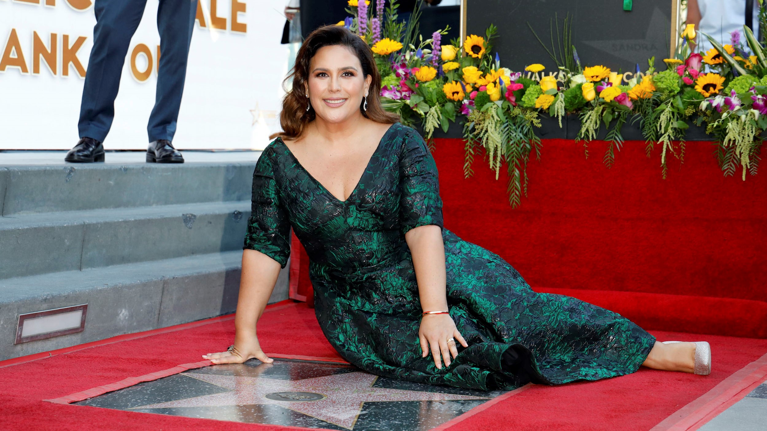 Angélica Vale cumplió un sueño al develar su estrella en el Paseo de la ...