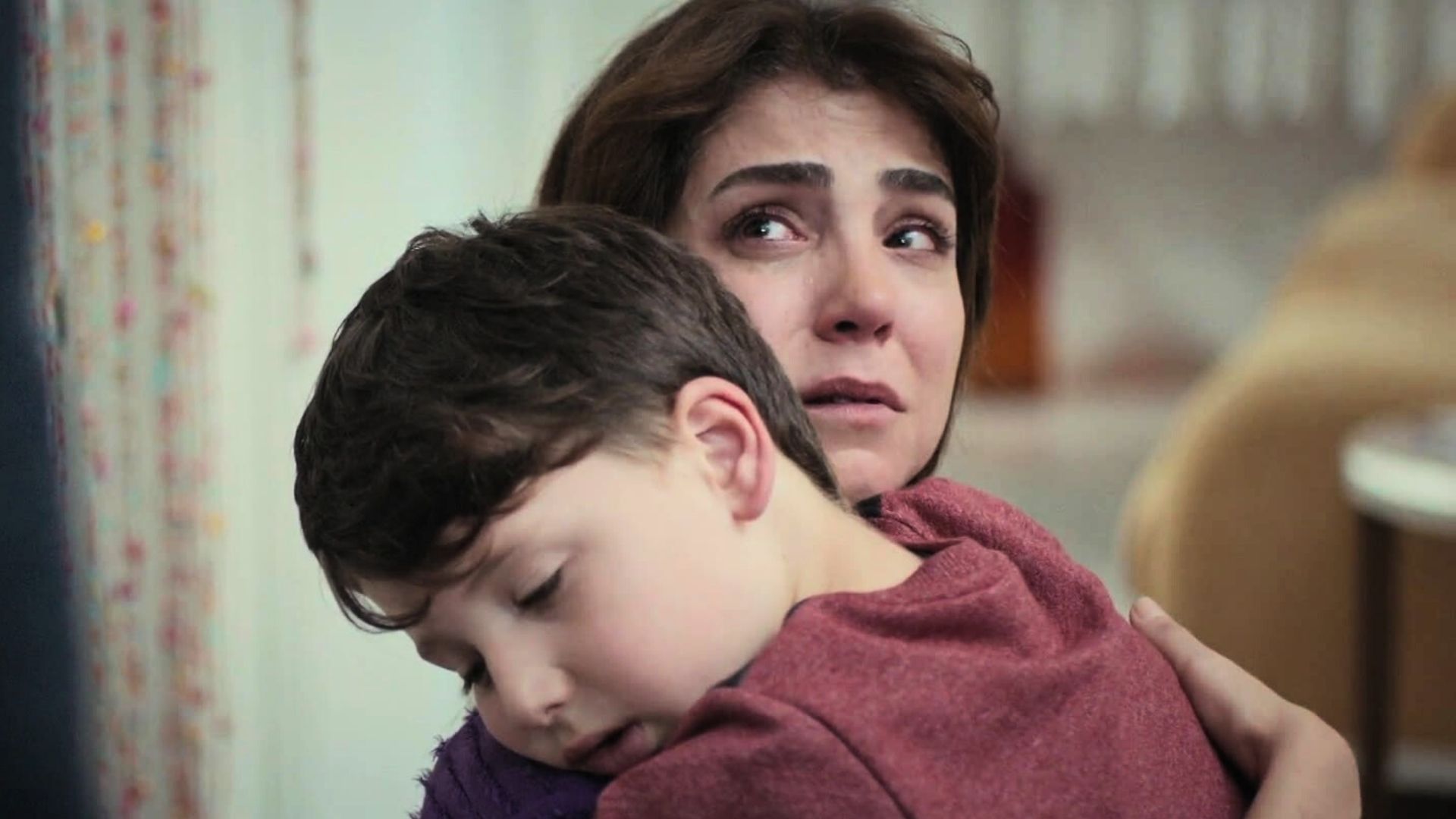 Arda le da a Ceyda por primera vez una muestra de amor | Novelas Mujer ...