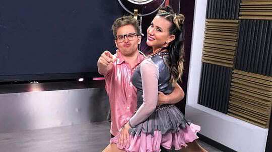 Mariazel y Yurem te enseñan a bailar una vuelta de cumbia bien perrona ...