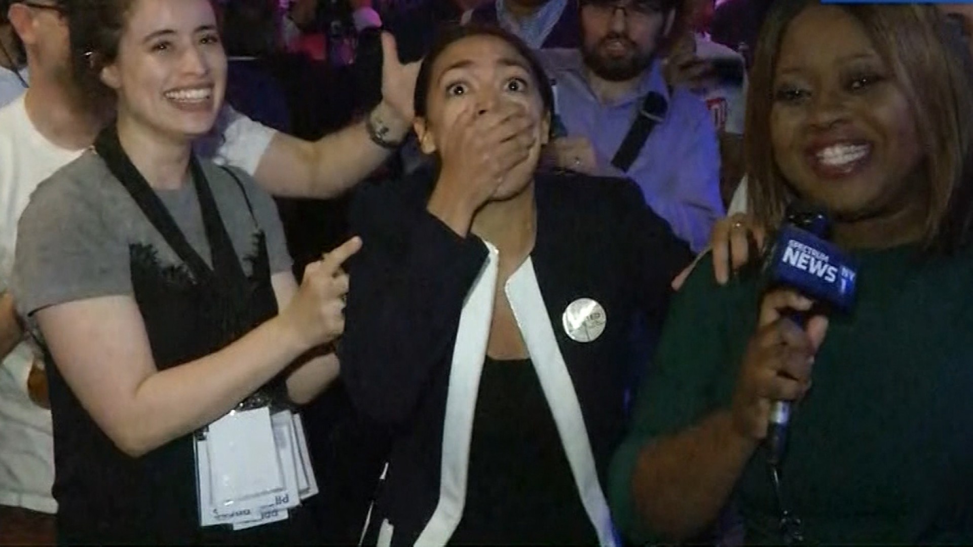 Así fue la sorpresa de la hispana Ocasio-Cortez al conocer su victoria ...