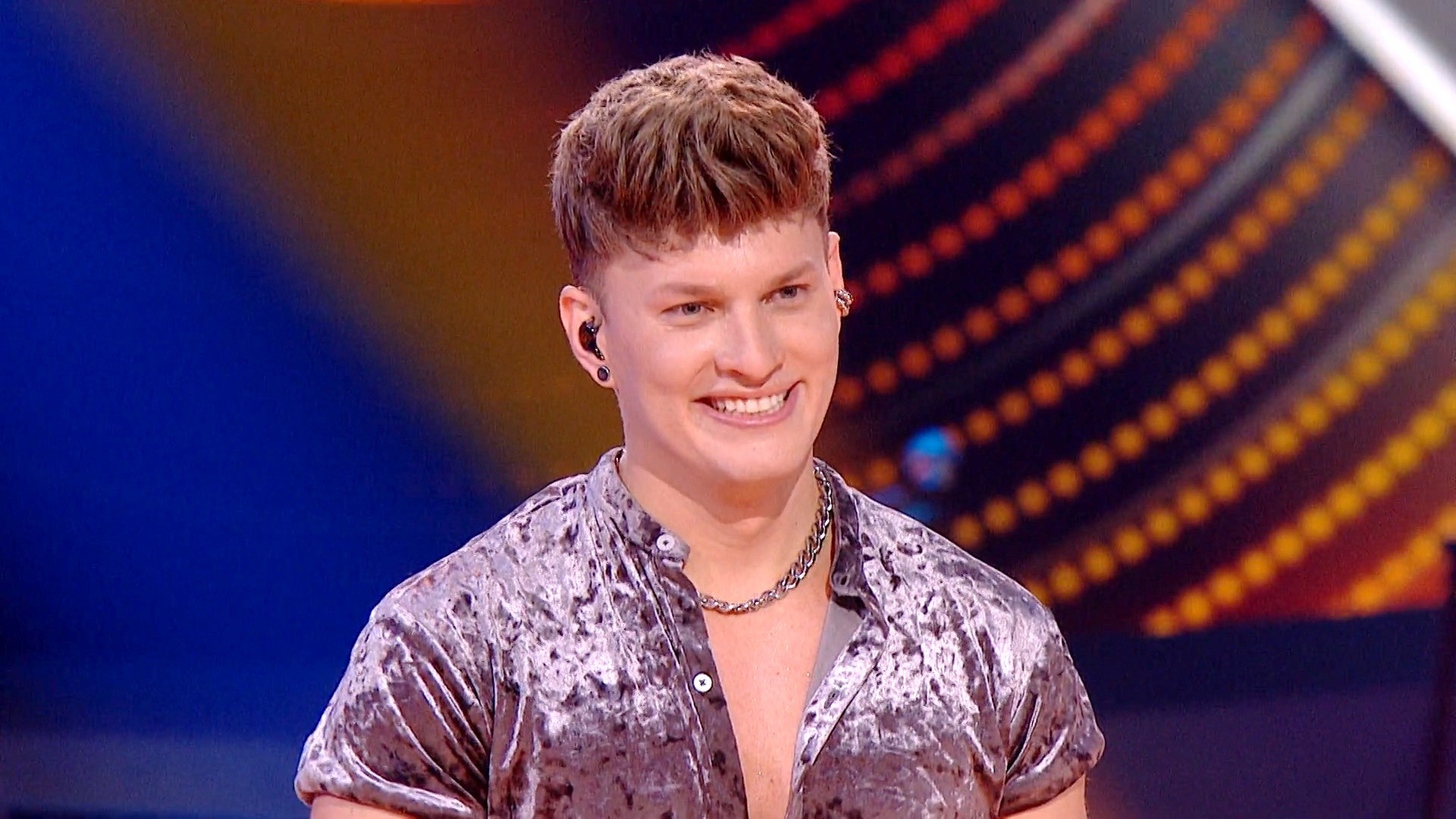 César Amaya conquista con sus increíbles pasos y la hija de Santi se ...