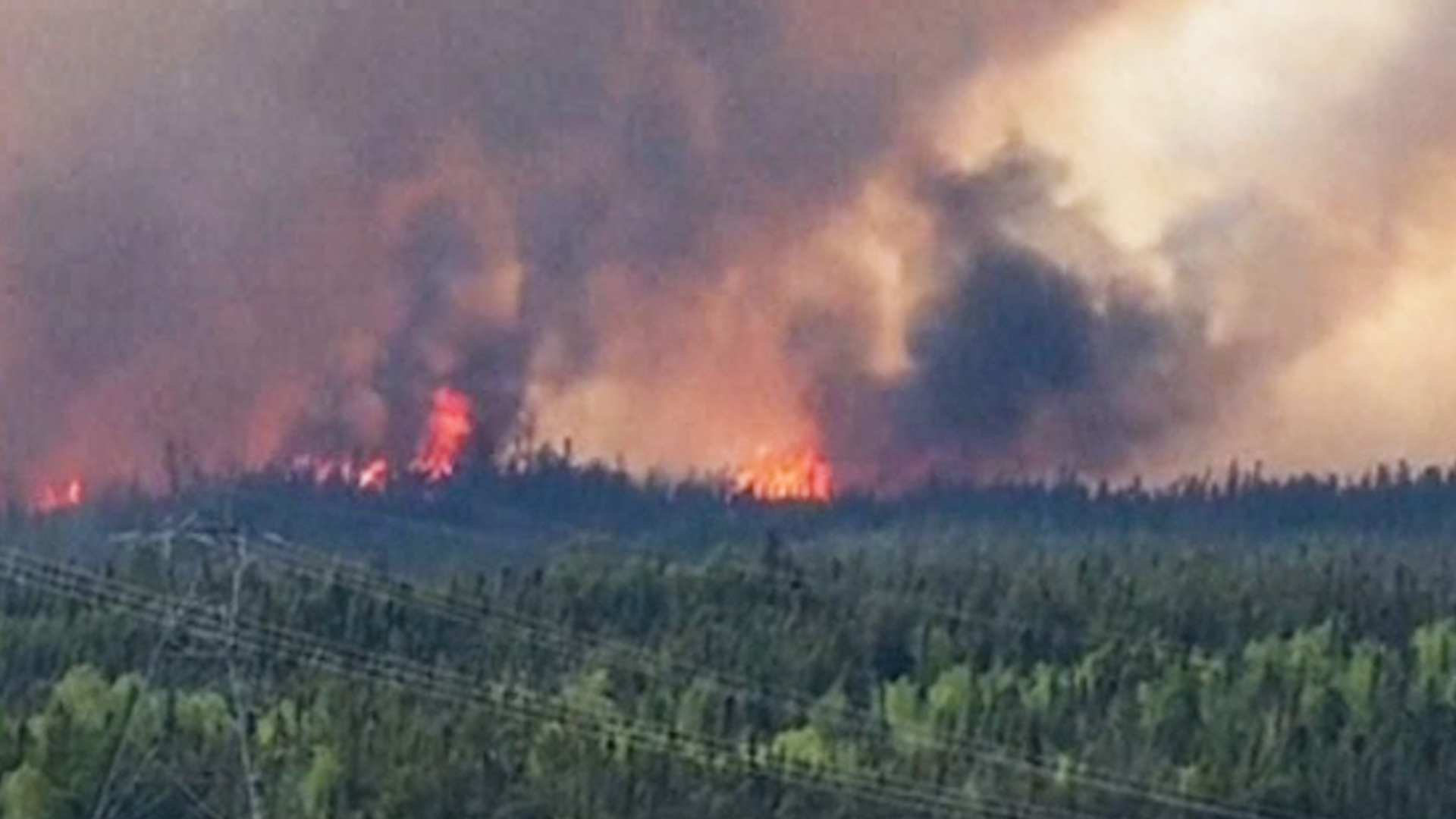 Las imágenes de los fuertes incendios que se propagan por Canadá y ...