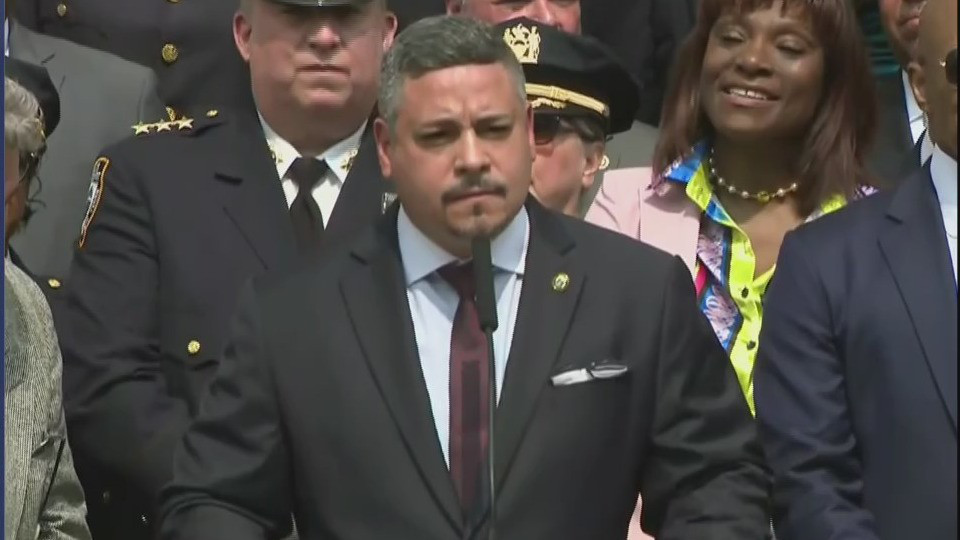 Este es Edward Caban, el primer hispano en convertirse en comisionado ...