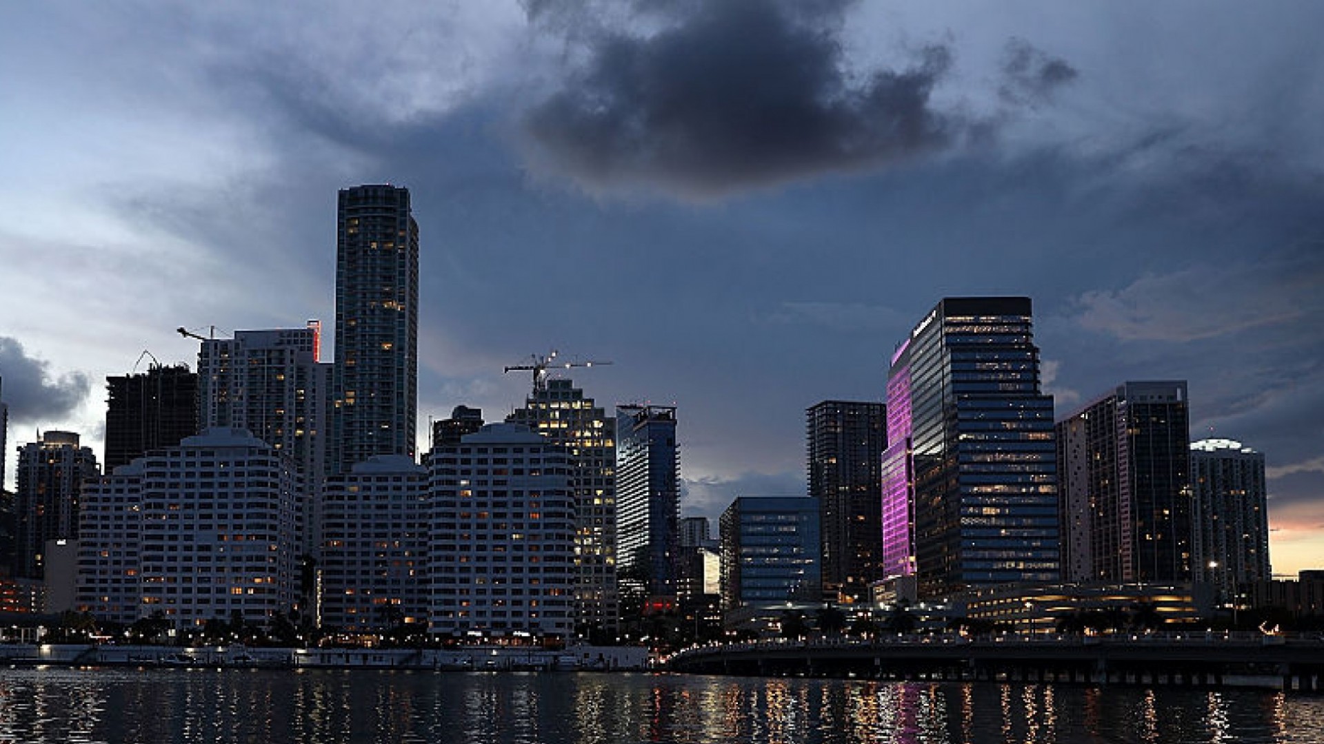 Cielos parcialmente nublados y condiciones secas para la noche de este ...