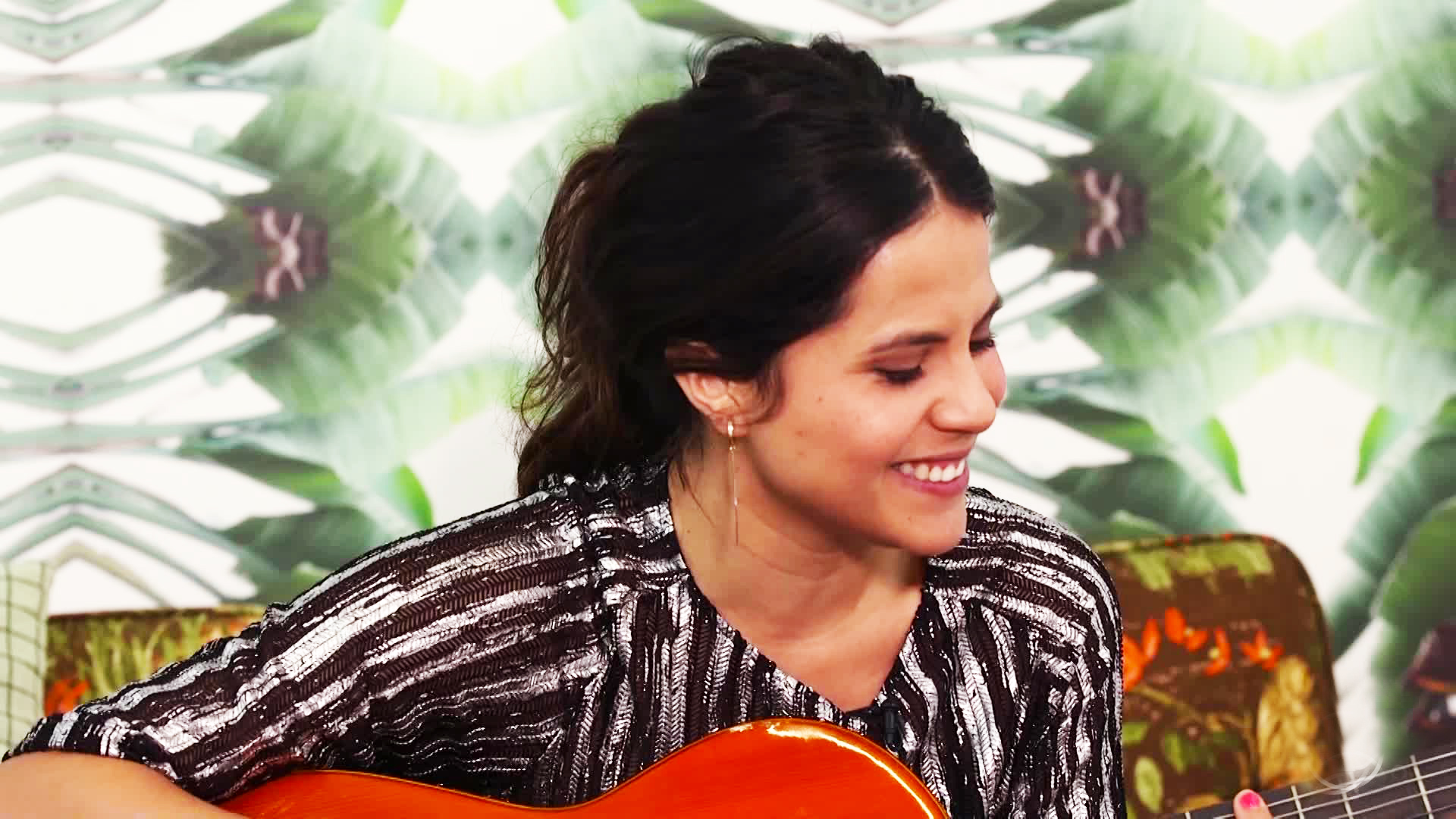 Live at U-LAB: Luz Pinos nos regala una versión acústica de su tema ...