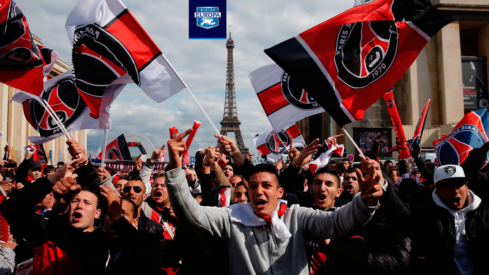 Aficionados del PSG, ilusionados con ganar la Champions este año ...