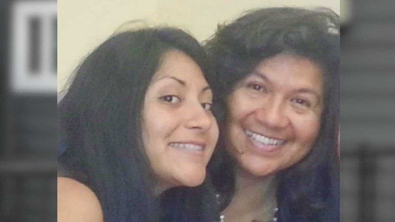 Detienen a mujer acusada de matar a su madre y transmitir el homicidio en vivo en Facebook ...