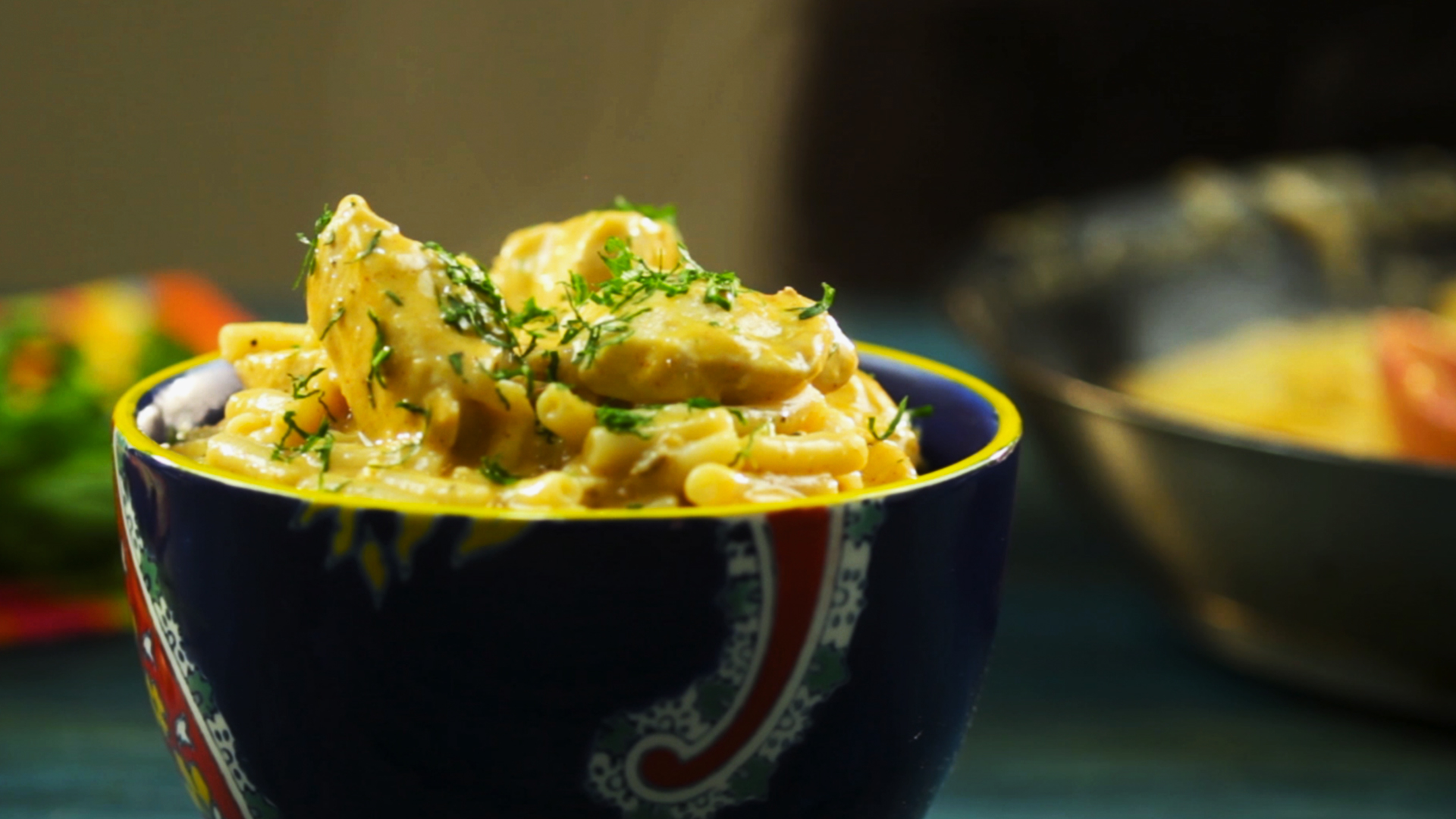 Pasta de coditos con salsa de chipotle y pollo | Delicioso | Univision