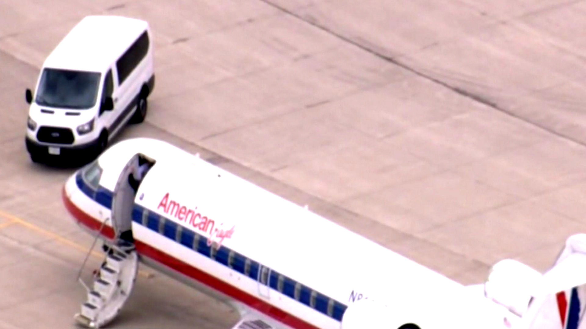 Un avión de American Eagle con humo en la cabina tuvo que aterrizar de ...