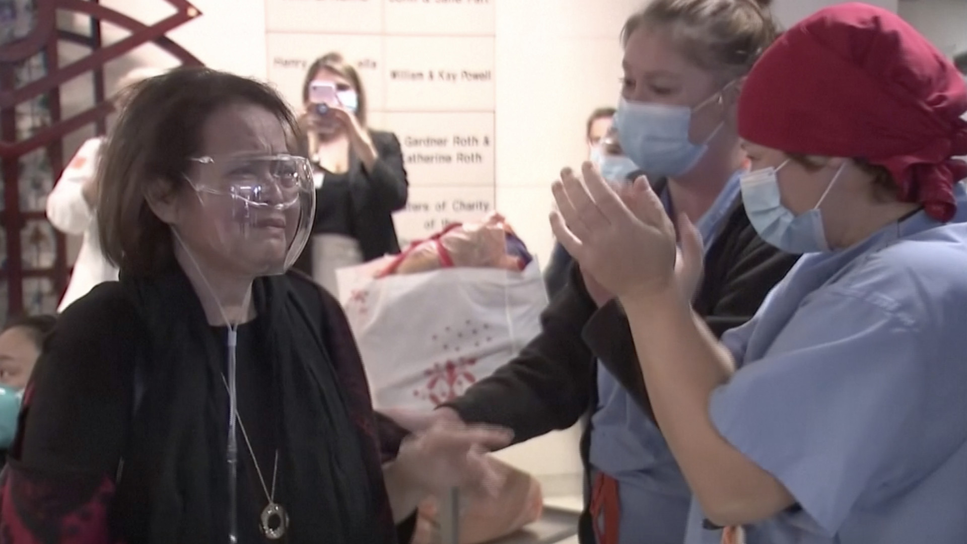 Una enfermera que se convirtió en paciente de covid-19 afirma vivir su ...