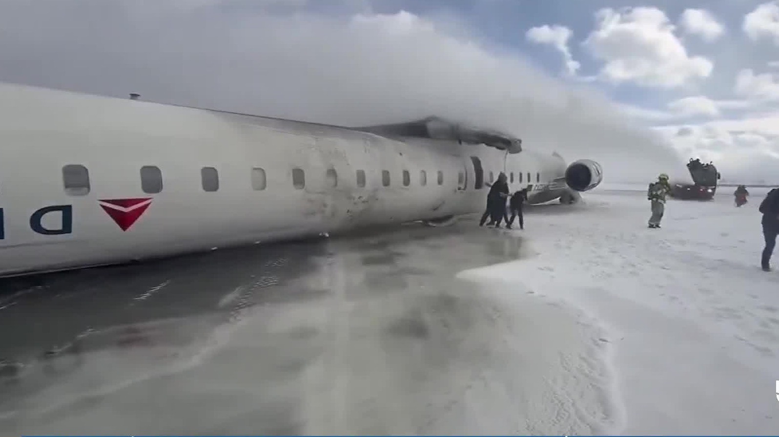 Avión se volcó en Toronto: habla uno de los pasajeros de la aeronave ...