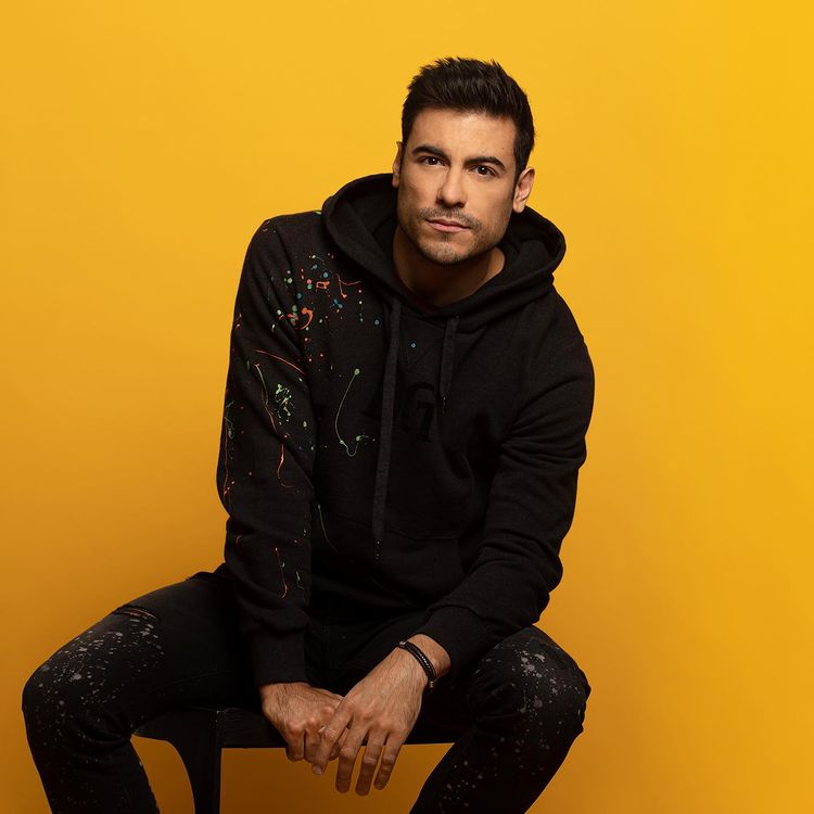 Carlos Rivera reaparece en fiesta de XV años en Mazatlán tras un año de ...