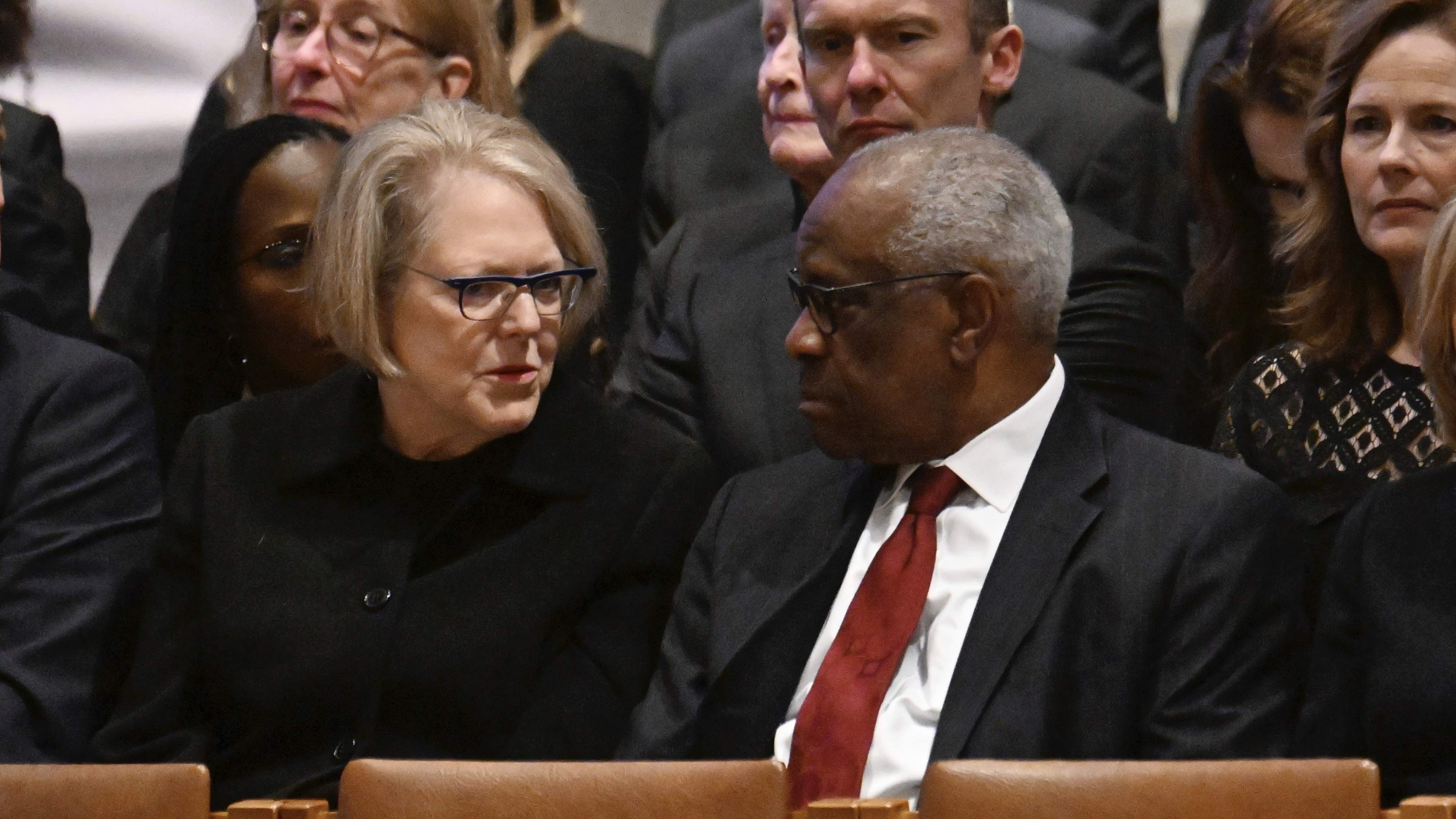 Demócratas piden al juez Thomas que se retire del caso de la exclusión ...