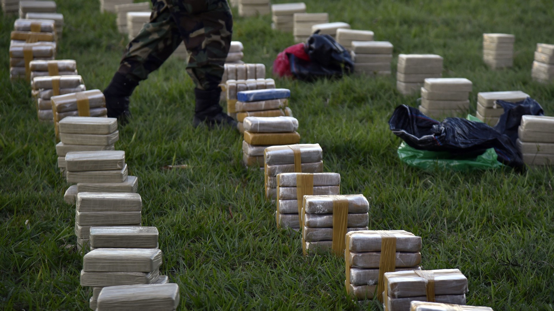 ¿Qué hay detrás de los vuelos de la droga en Latinoamérica? | Shows Al ...