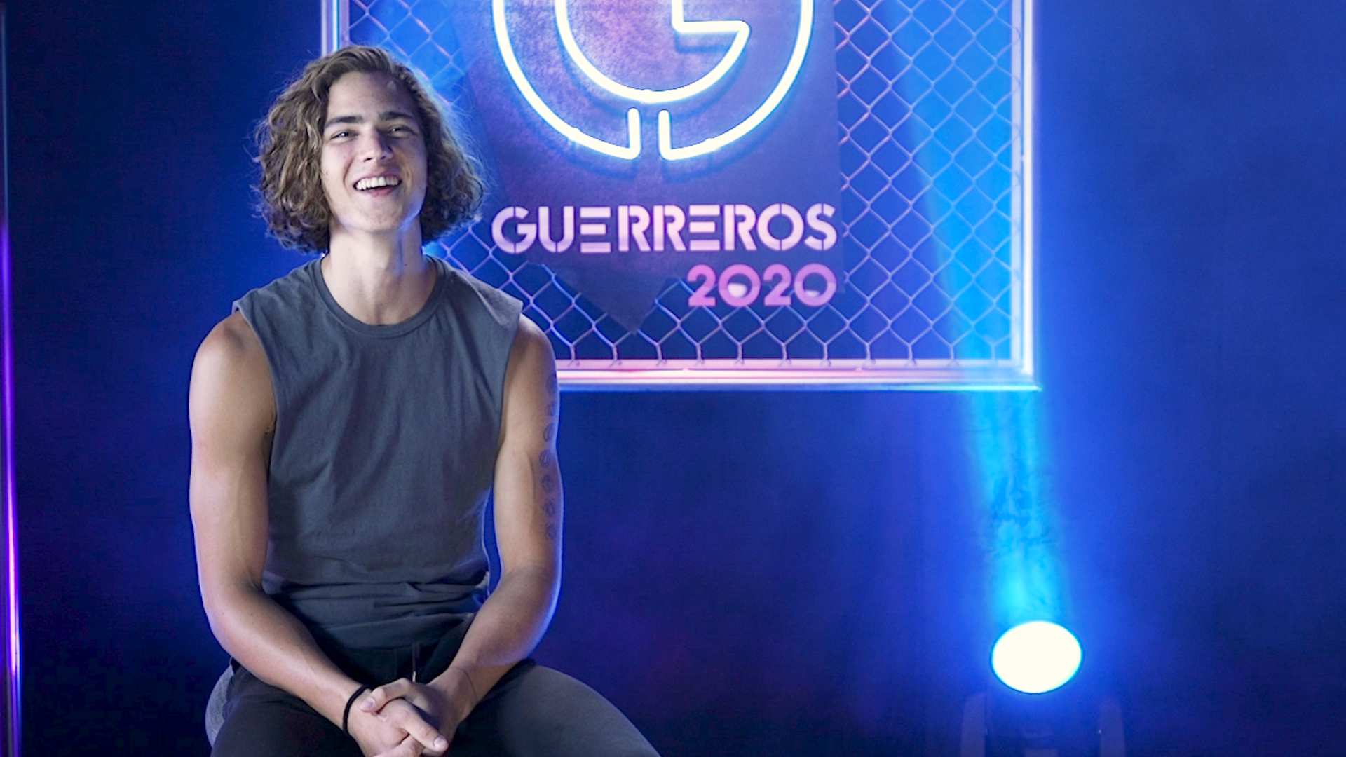 "El Príncipe Sebas" hace deportes extremos como surf y paracaidismo ...