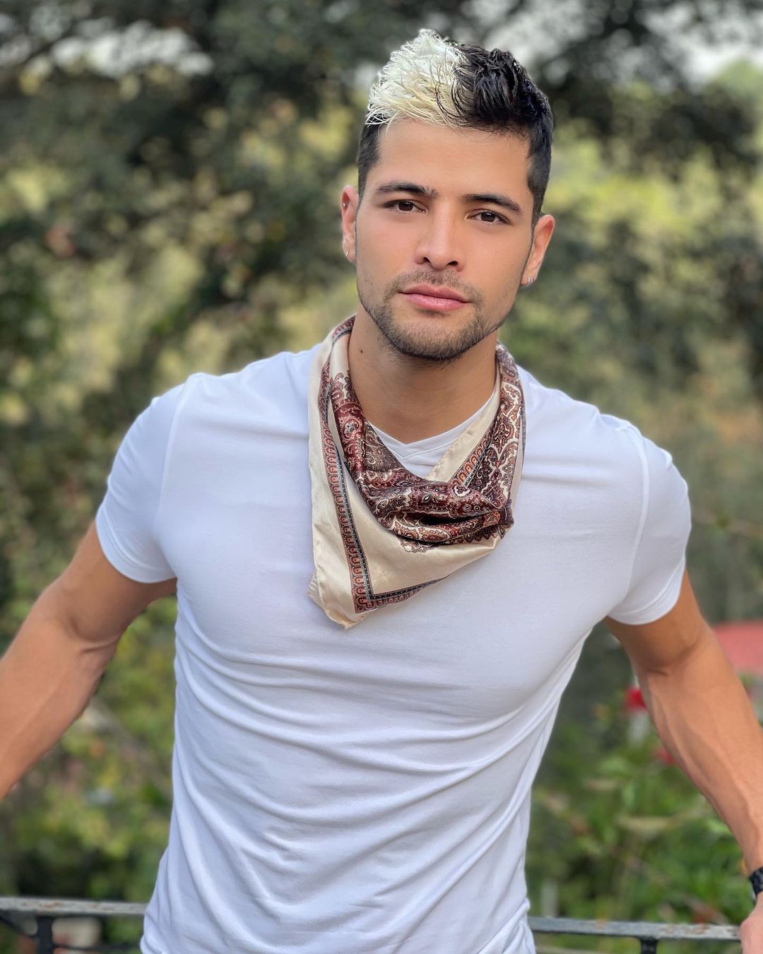 Moisés Peñaloza regresa a Las Estrellas bailan en Hoy tras fuerte caída ...