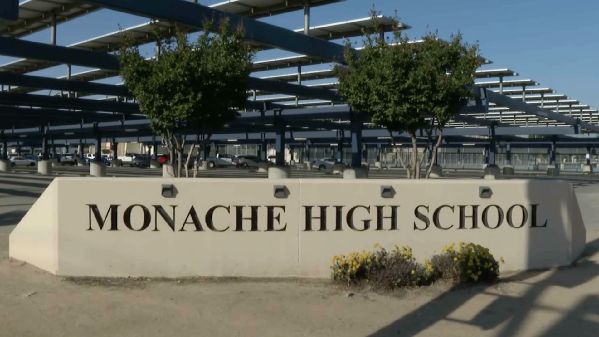 Estudiante es apuñalada en su salón de clases por un exalumno de su ...