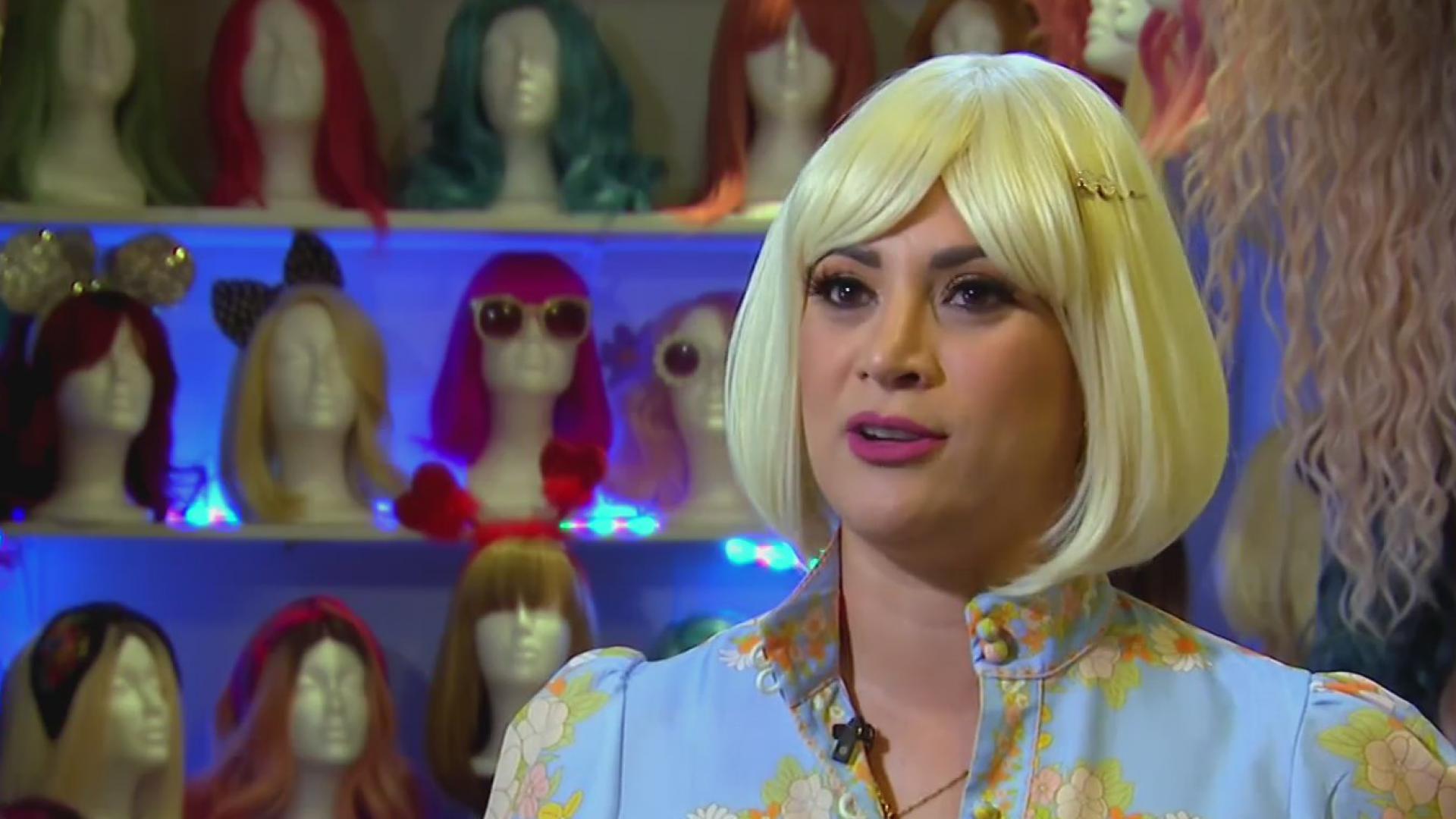 Denise Reyes comparte su famosa y colorida colección de pelucas: “Una ...