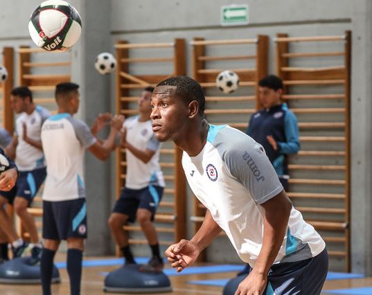 El debut de Bryan Angulo con Cruz Azul se pospondrá | Deportes Liga MX ...