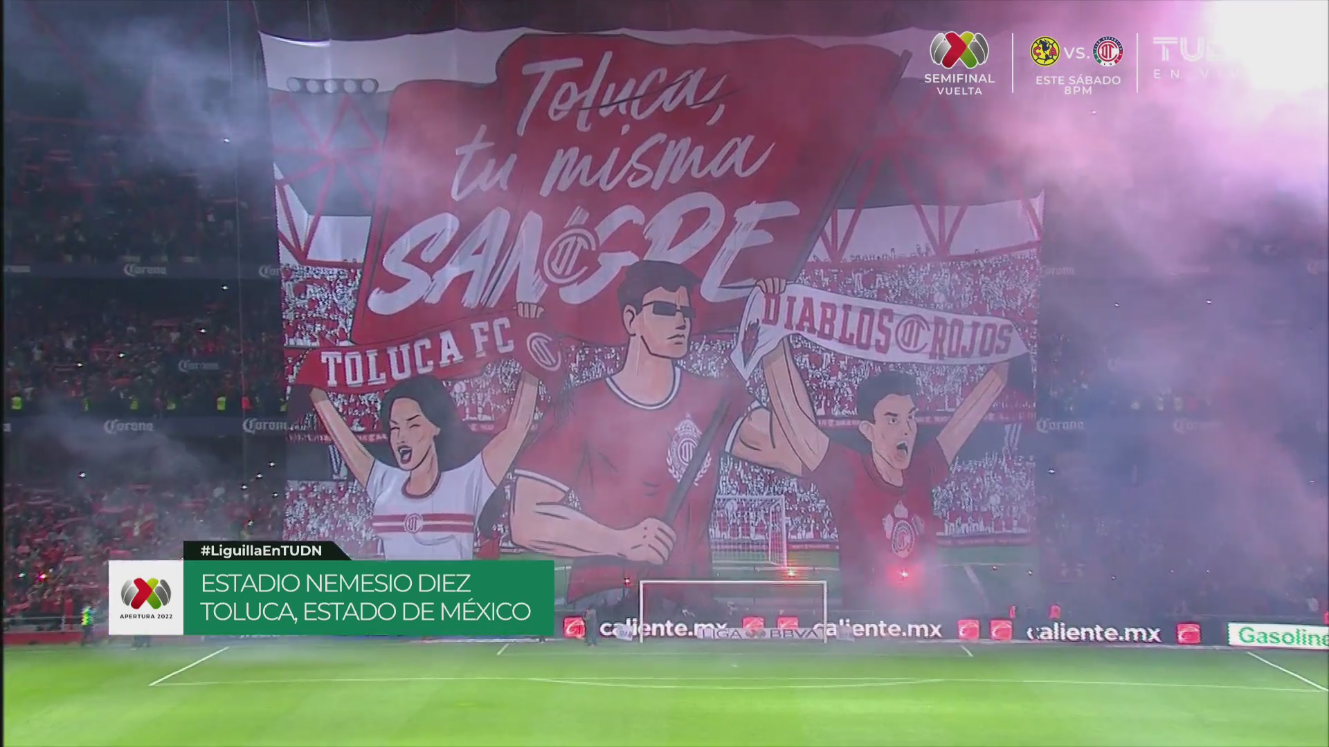 ¡Ambientazo! Tifo y bengalas previo al inicio del Toluca vs América ...