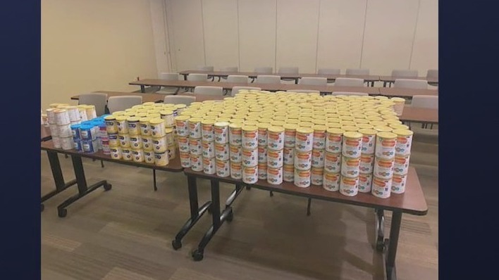 Dos hombres hispanos roban $26,000 en fórmula para bebés | Video ...