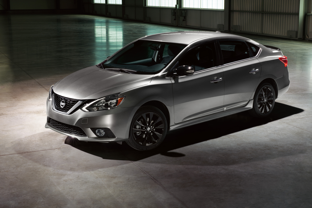 El Nissan Sentra SR Midnight Edition es presentada durante el Auto Show ...