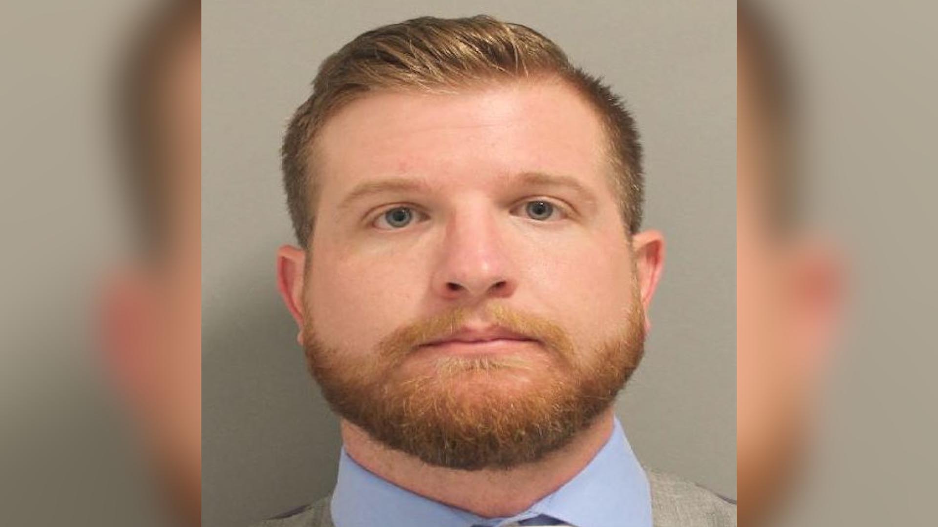 Acusan a Zachary Butler, exempleado de Exxon Mobil, de tomarle fotos a ...