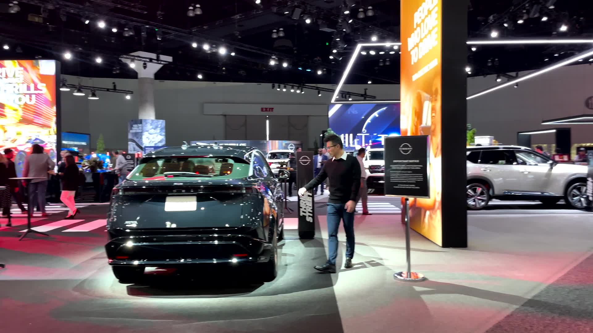 Los carros eléctricos llegan a la feria de autos del Centro de Convención de Los Ángeles | Video ...