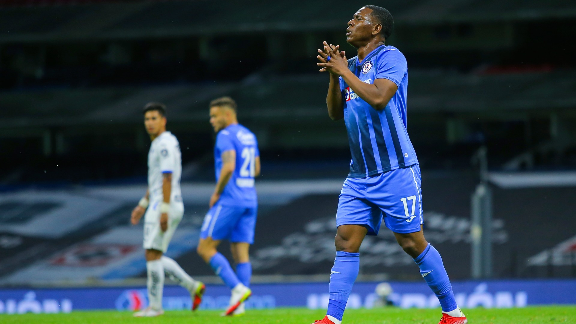 Bryan Angulo se ausenta sin razón de los entrenamientos de Cruz Azul ...