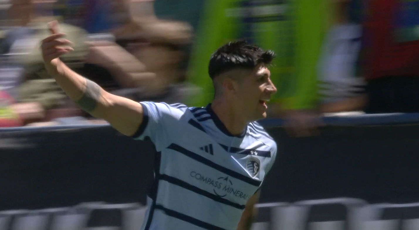 ¡Golazo! Alan Pulido se vuelve a anotar en la MLS con Sporting KC ...