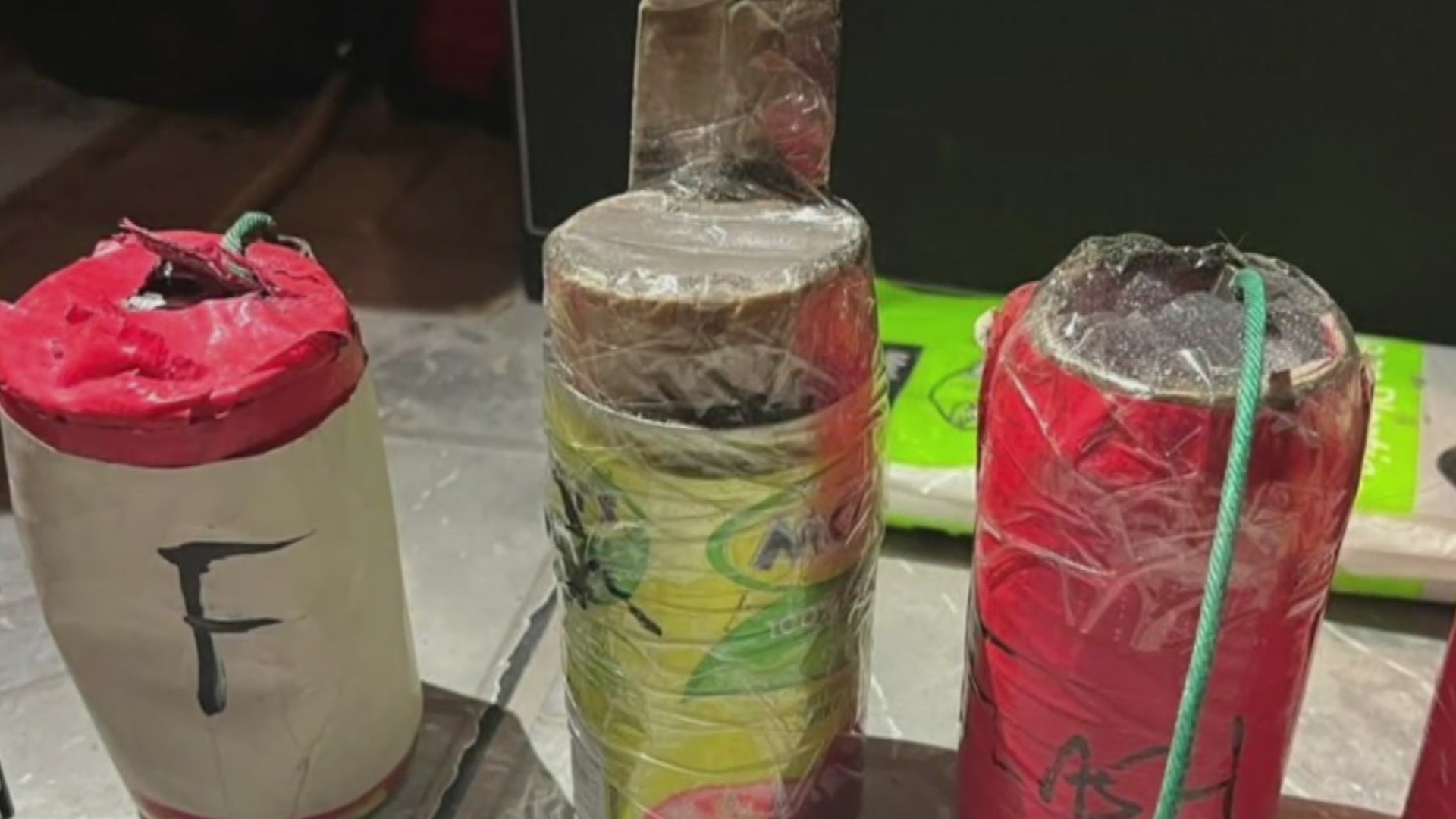 Encuentran armas y explosivos en un apartamento de Queens | Video ...