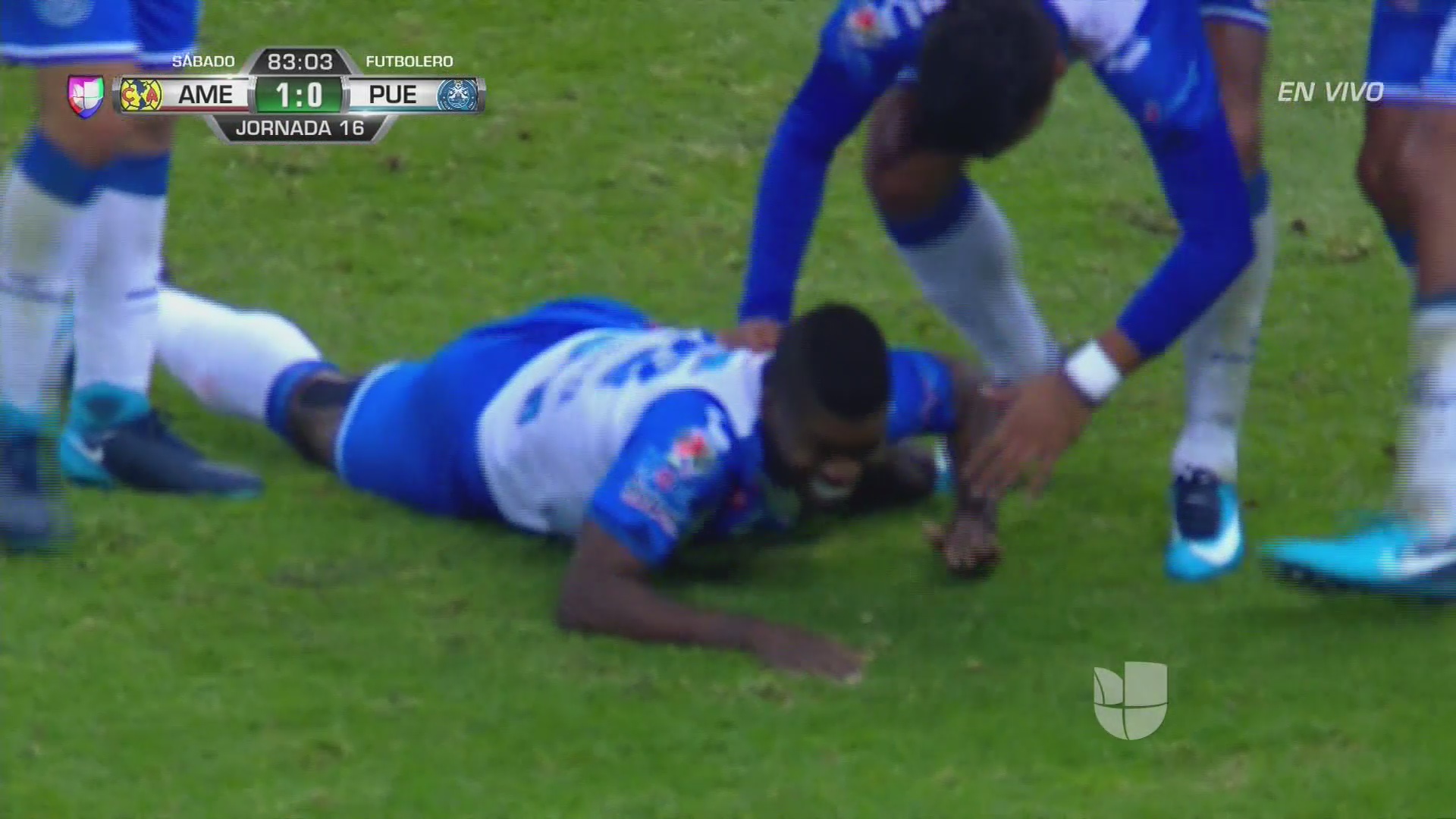 Félix Micolta, salta más que nadie, y con un cabezazo consigue el 1-1 ...